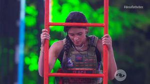 Juli del ‘Desafío The Box’ se hizo un tatuaje cerca sus pechos pero las ...